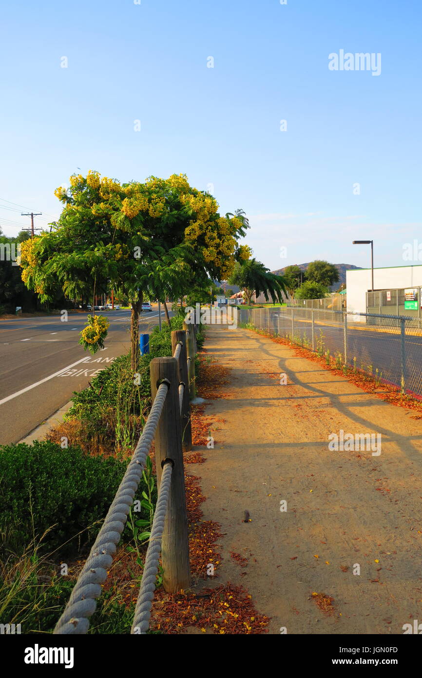 Roadside path pathway hi-res stock photography and images - Alamy