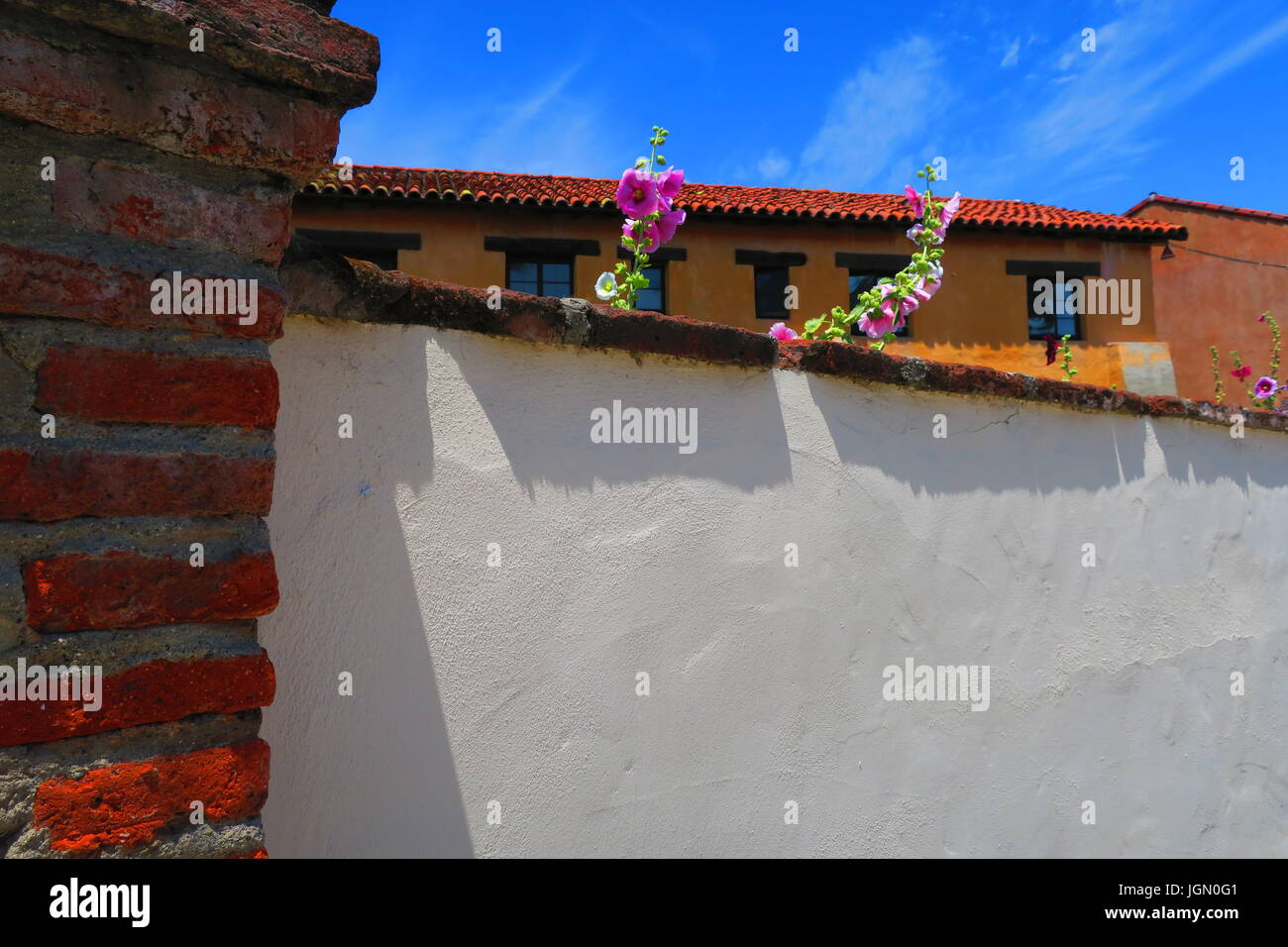 Exterior adobe wall hi-res stock photography and images - Alamy