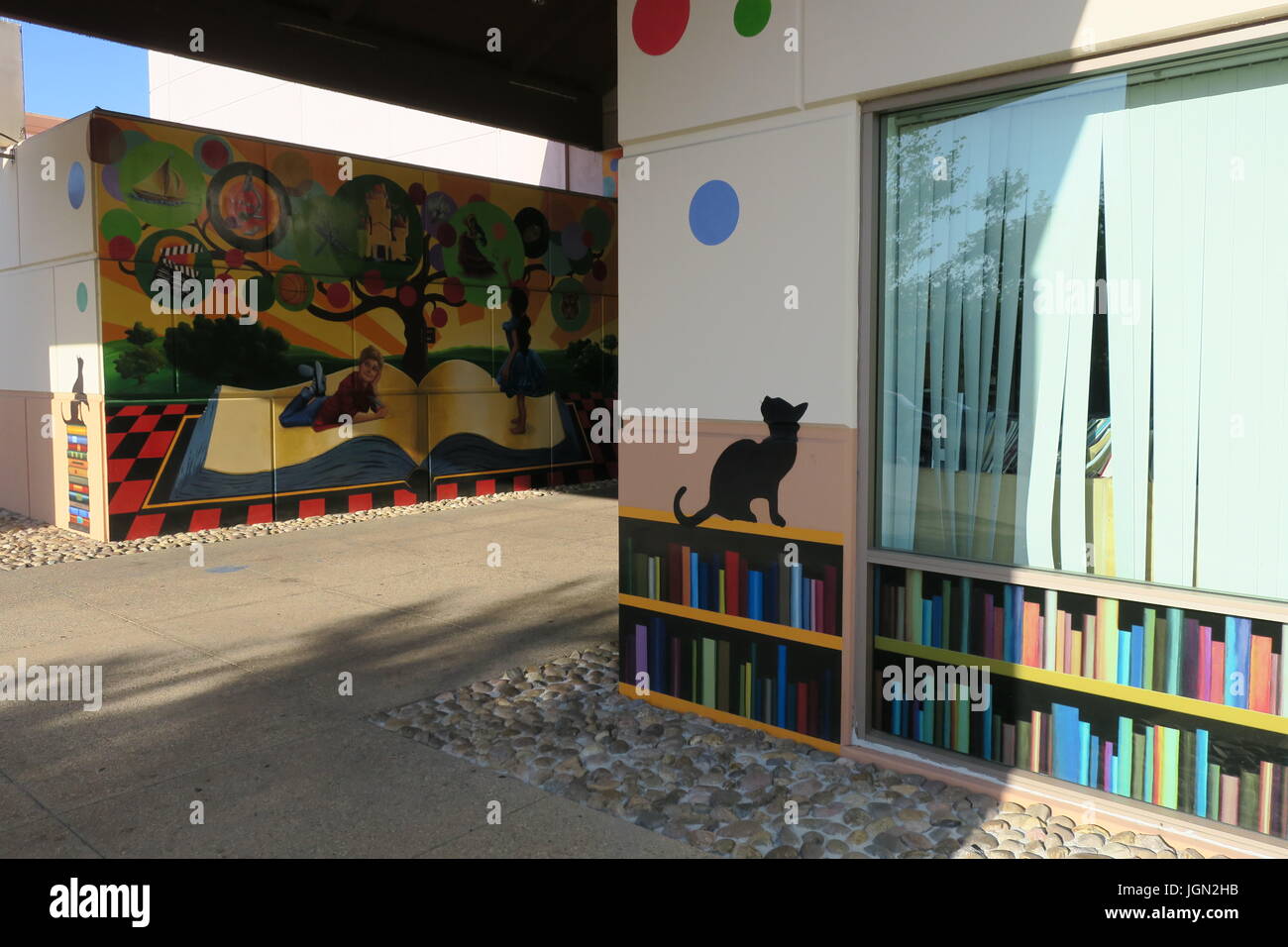 Mural art at Vista Public Library entrance, Vista, CA Stock Photo - Alamy