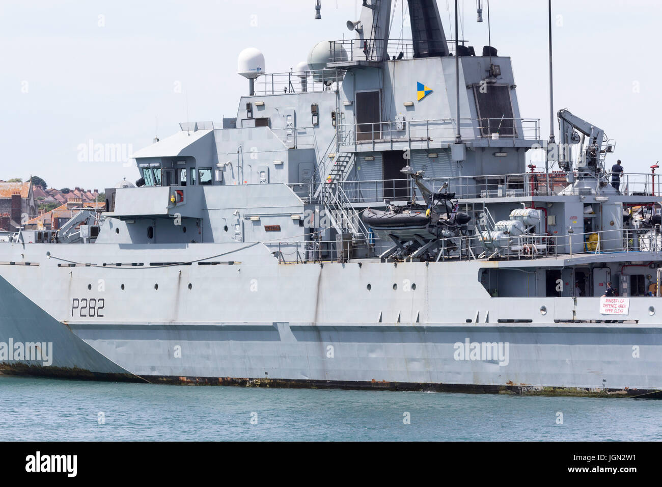British Royal Navy HMS severn - P282, River-class offshore patrol ...