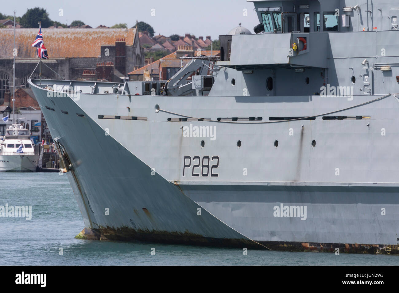 British Royal Navy HMS severn - P282, River-class offshore patrol ...
