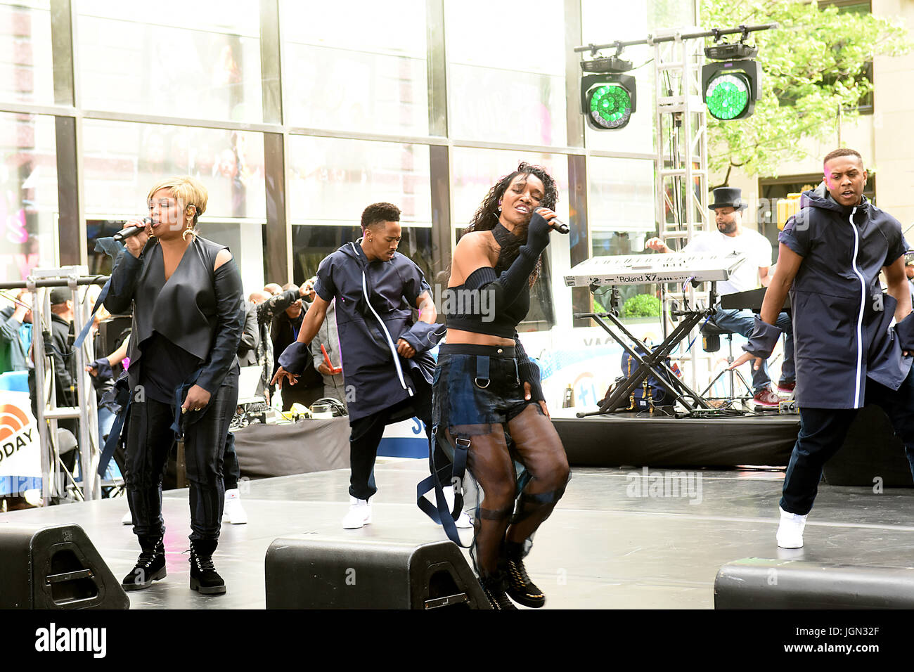 I Love the 90s concert with Mark McGrath, TLC, Naughty By Nature part ...