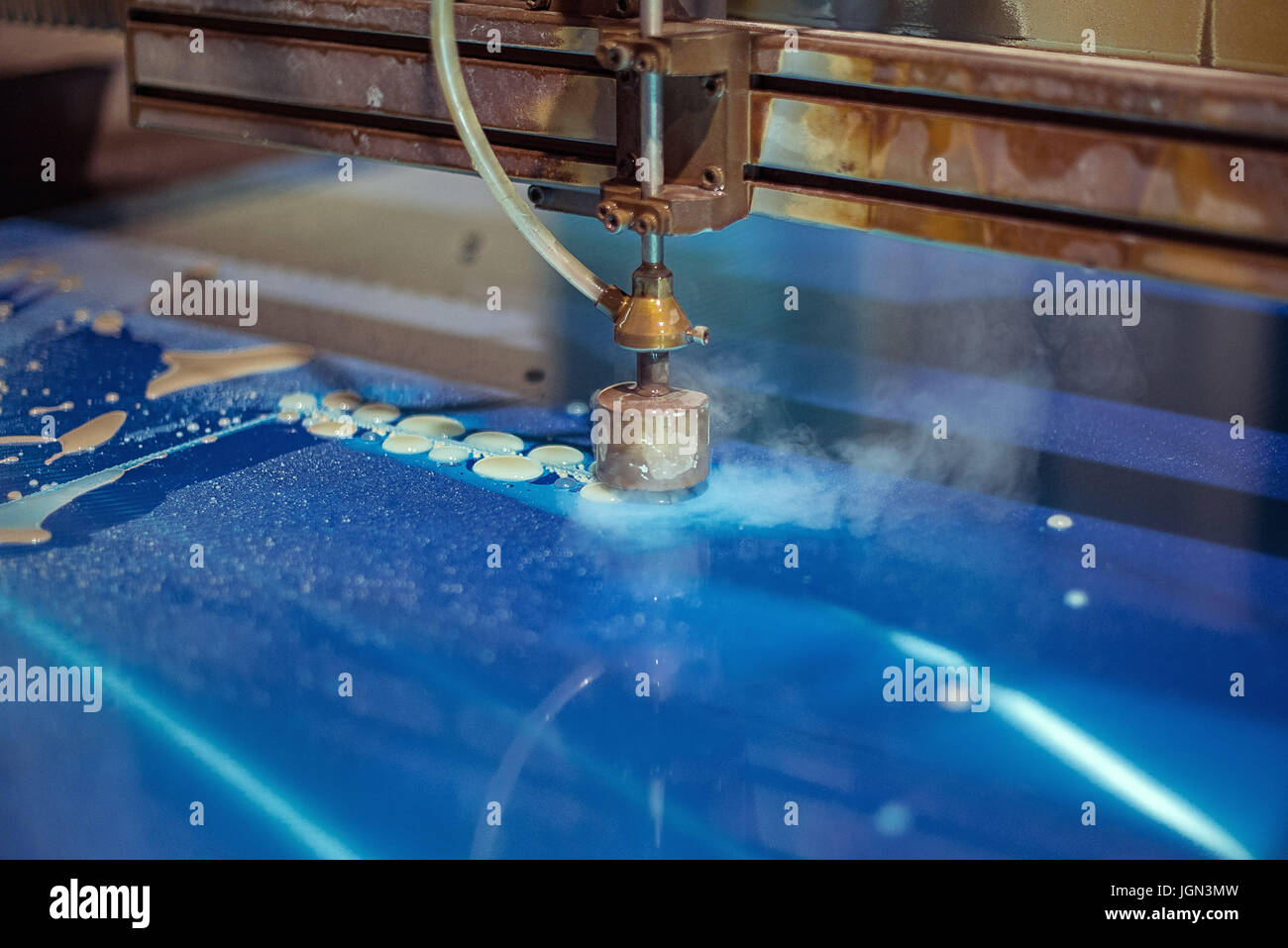 Water cutting of aluminum hi-res stock photography and images - Alamy