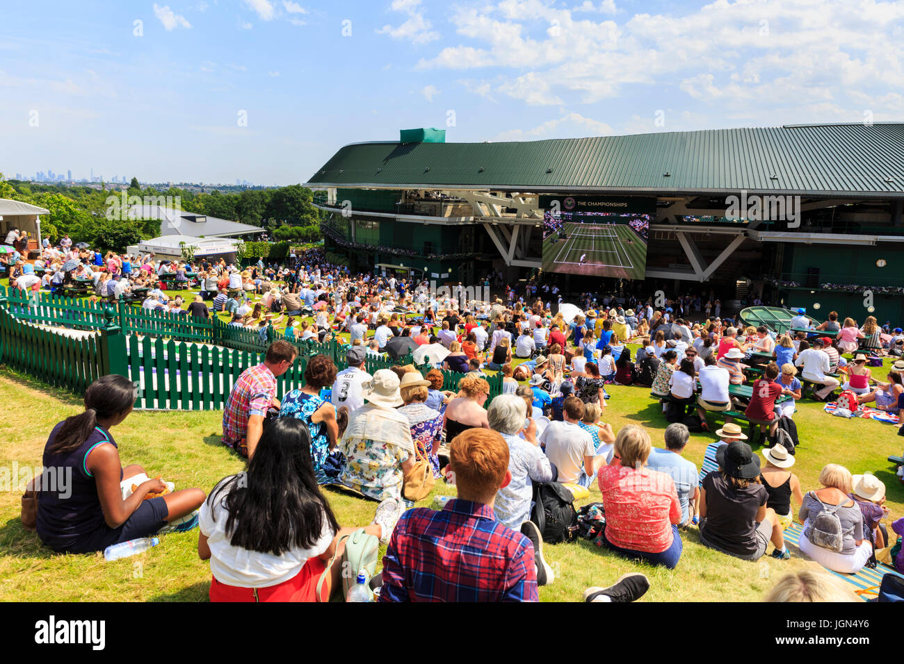 Wimbledon tennis henman hill hi-res stock photography and images - Alamy