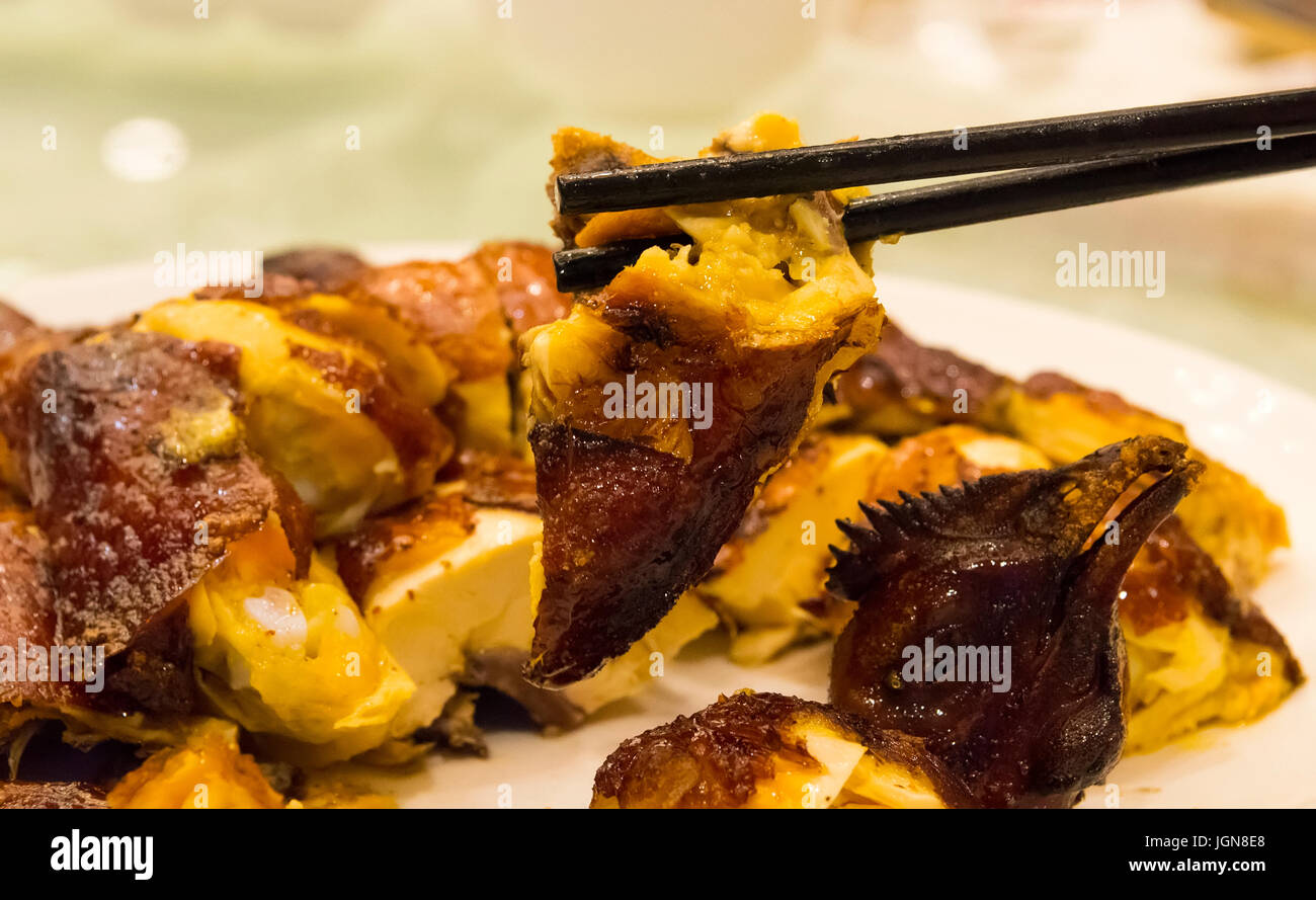 Chinese roasted chicken, Hong Kong, China Stock Photo - Alamy