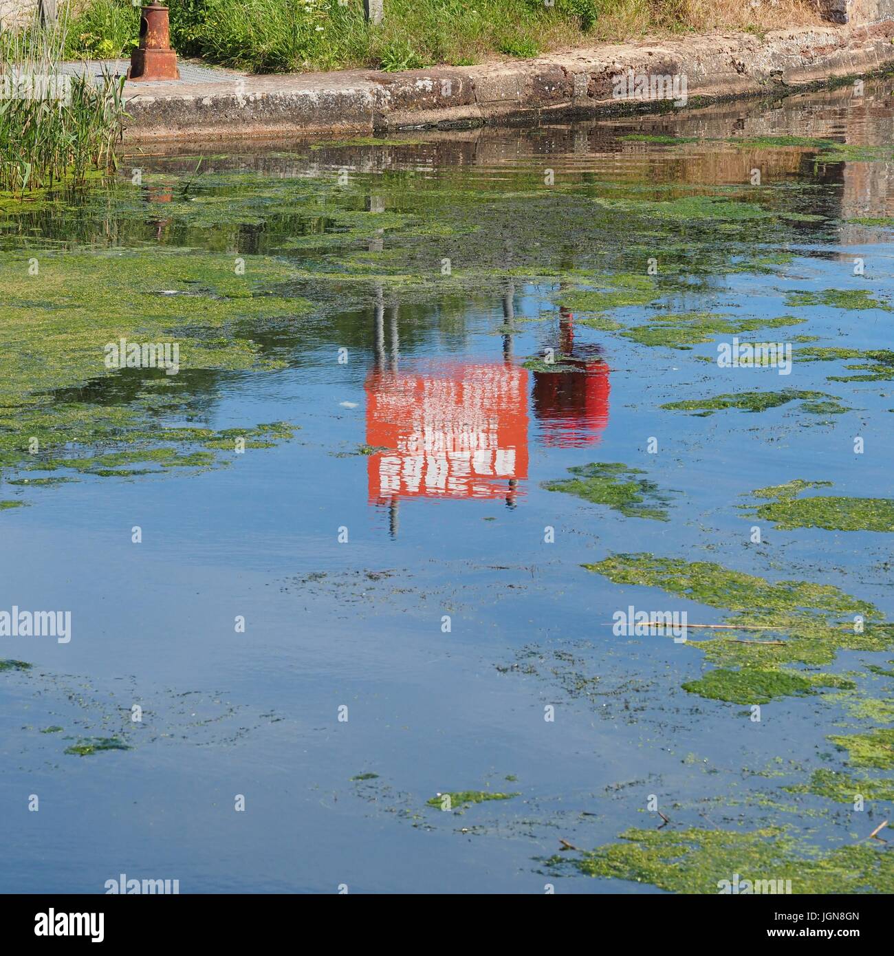 11000 volt cable sign hi-res stock photography and images - Alamy