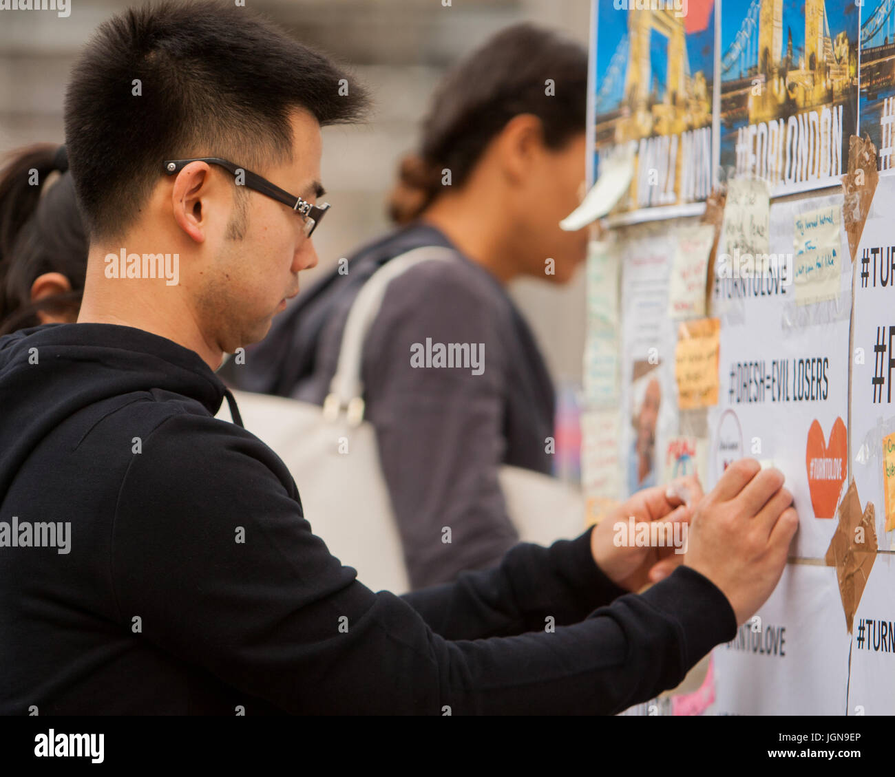Post it note tributes hi-res stock photography and images - Alamy