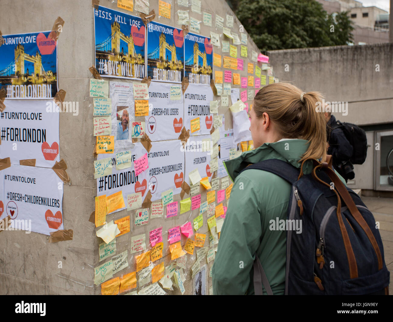 People reading and writing Post-it note tributes at London Bridge for ...