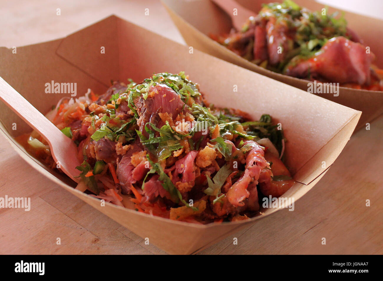 Salad with roast beef in paper plate. Fast food Stock Photo - Alamy