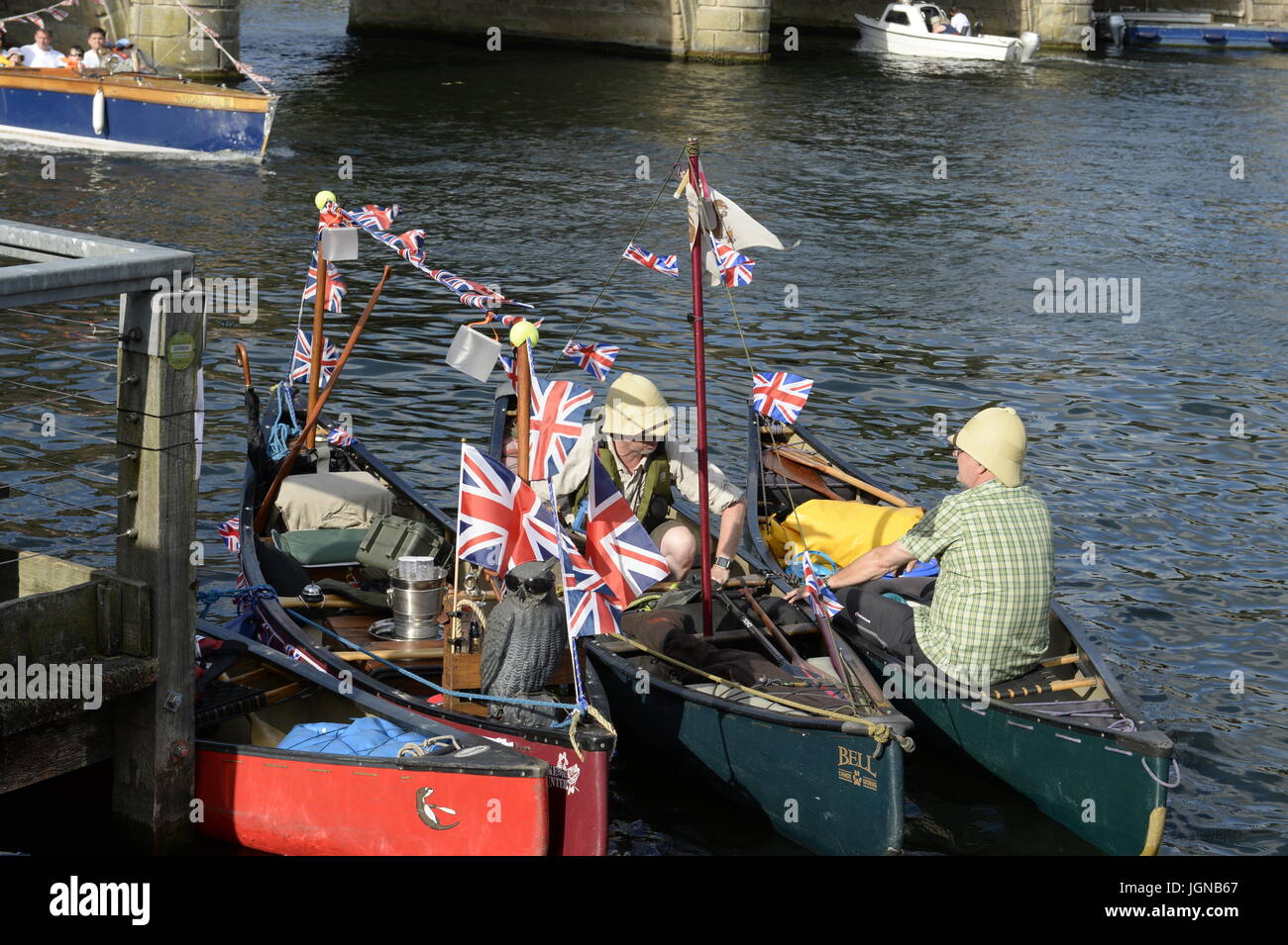 Canoes in fancy dress hi-res stock photography and images - Alamy