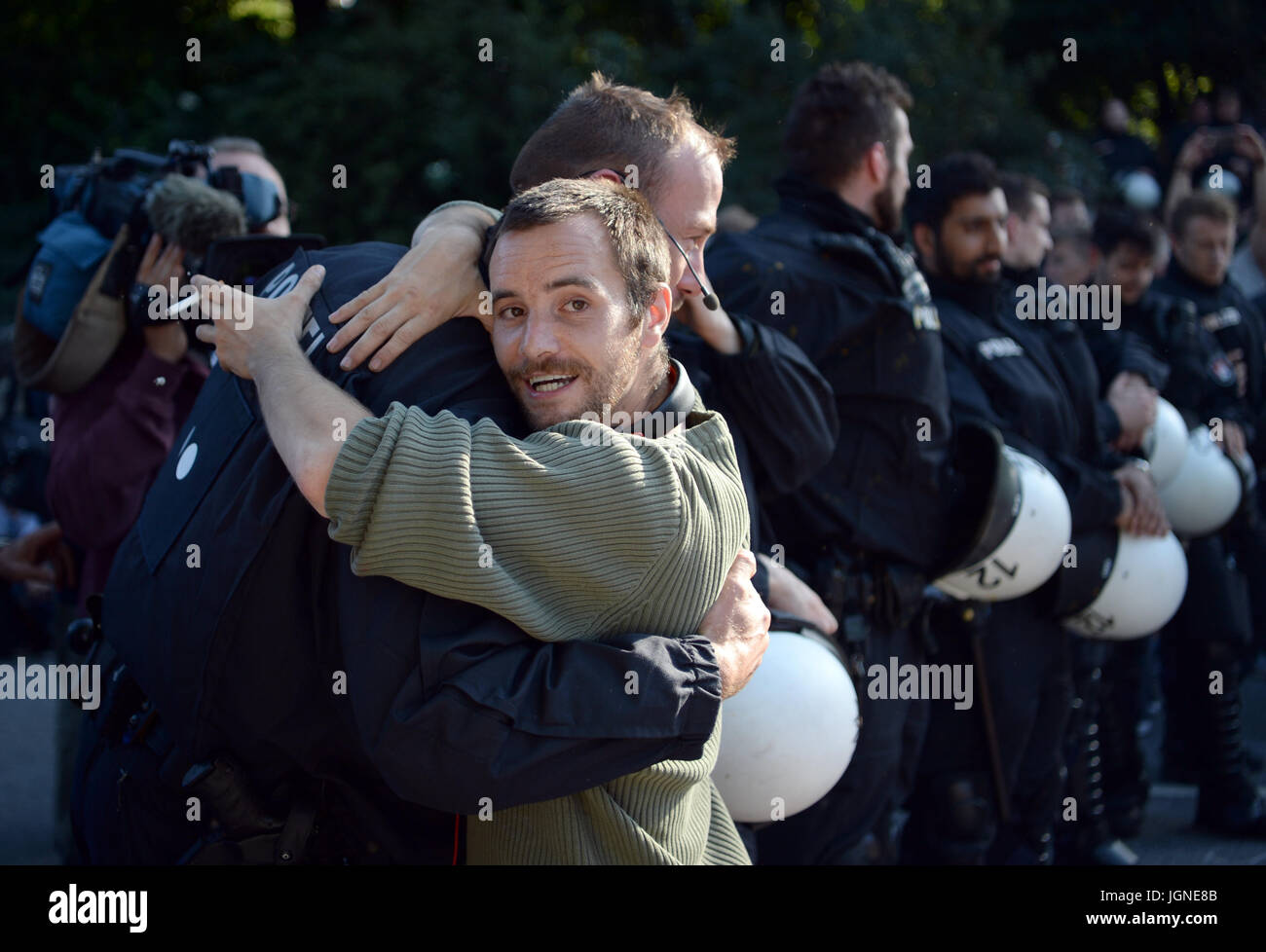 Hug a policeman hi-res stock photography and images - Alamy