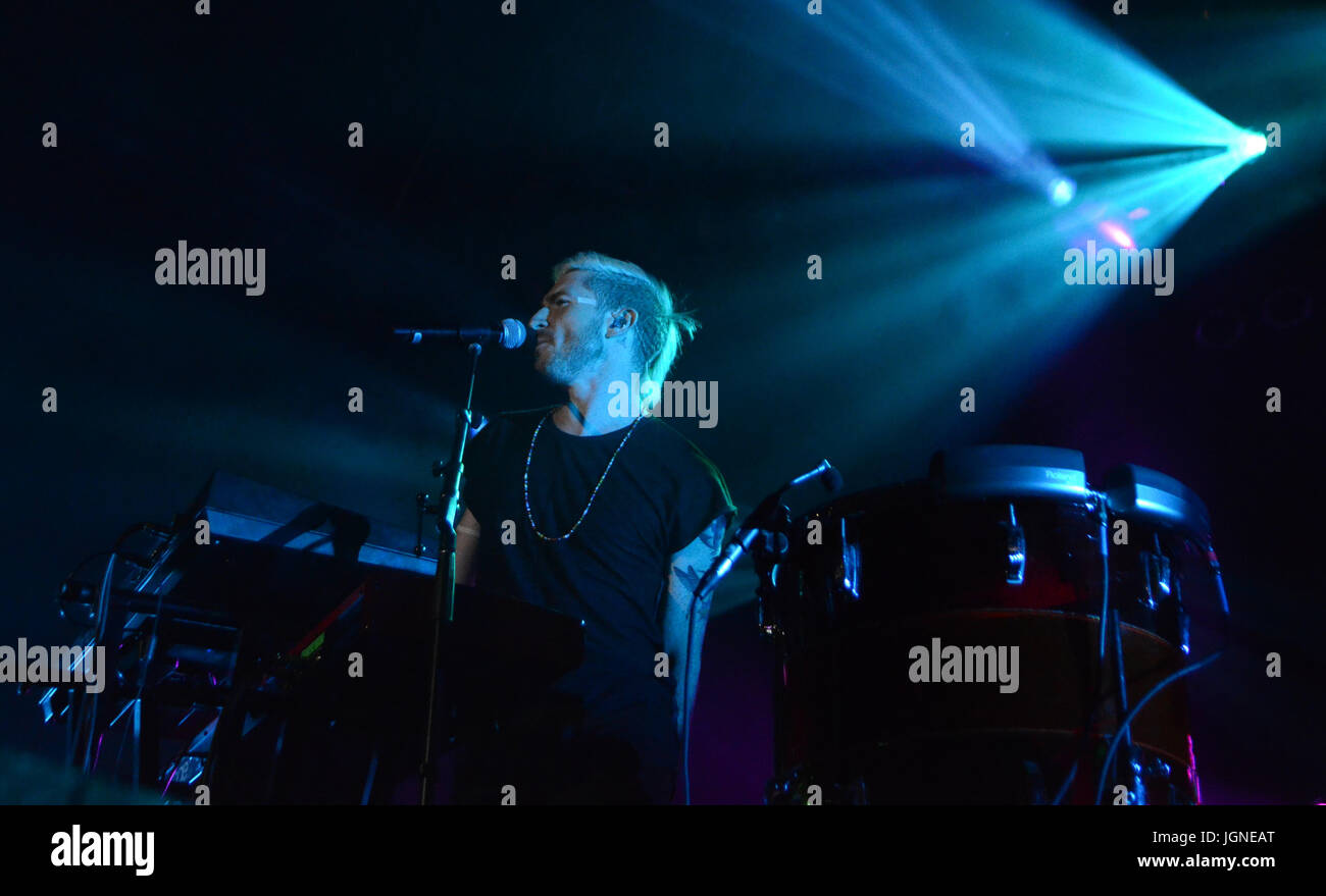 Walk the moon nicholas petricca hi-res stock photography and images - Alamy