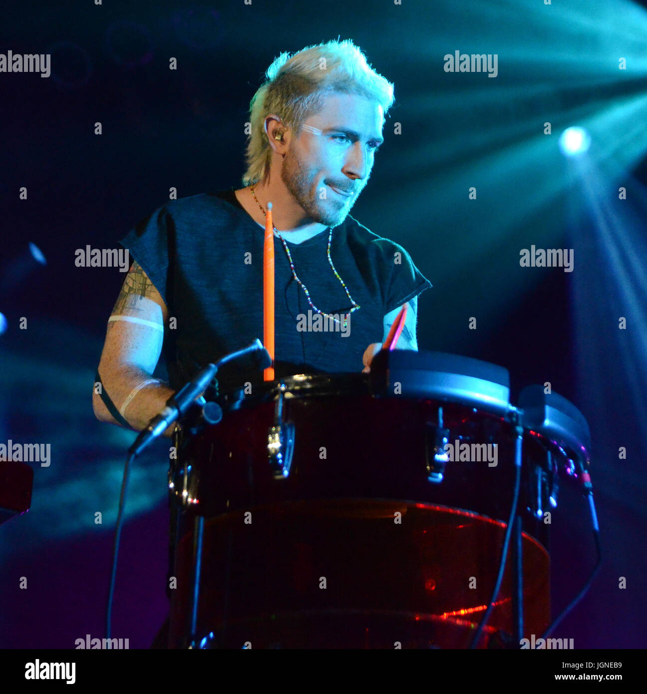 Walk the moon nicholas petricca hi-res stock photography and images - Alamy