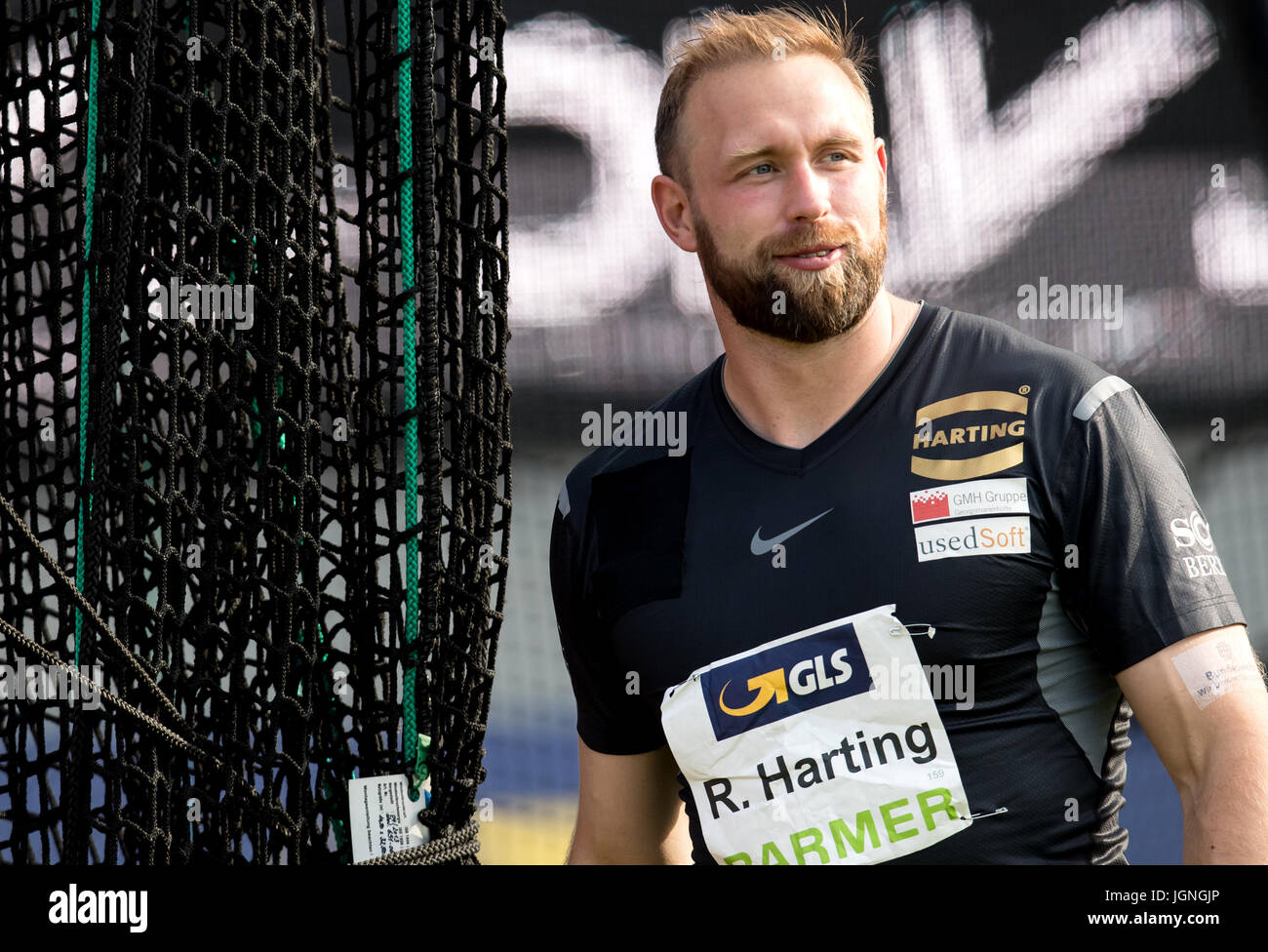 Discus throwing champion hi-res stock photography and images - Alamy