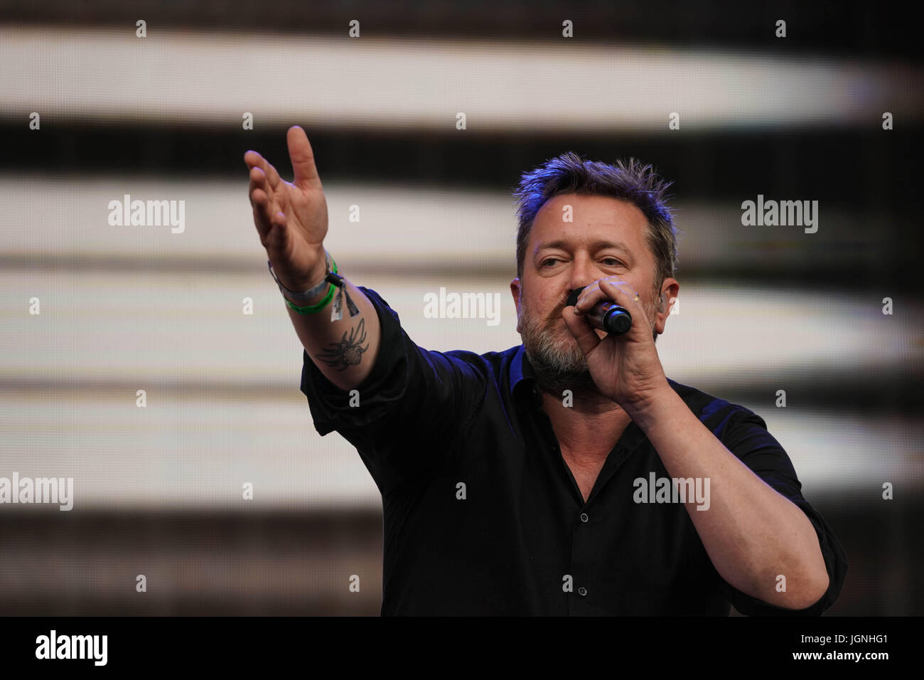 Guy garvey british band elbow hi-res stock photography and images - Alamy