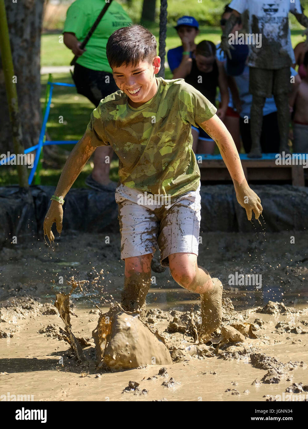 Los Angeles, USA. 8th July, 2017. A boy crosses the mud pit during the ...