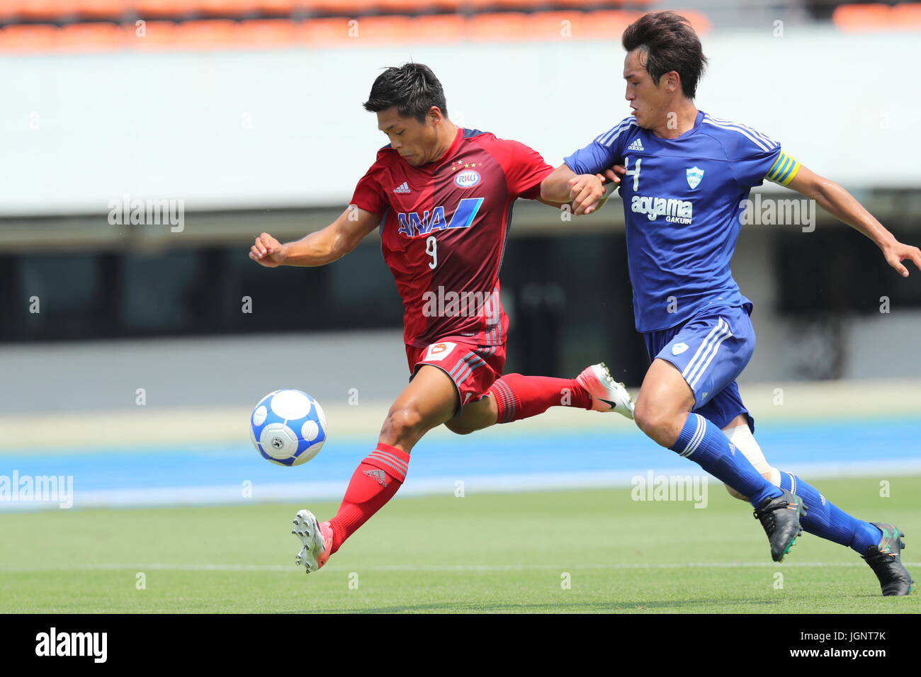 Tokyo, Japan. 8th July, 2017. (L-R) Lee Sang-Hyeok (), Kosuke Nakashima ...