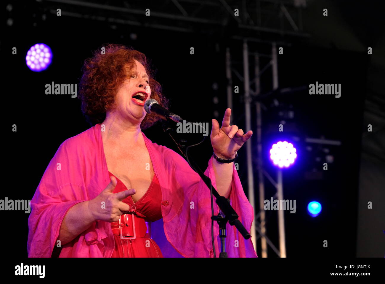 Sarah jane morris hi-res stock photography and images - Alamy