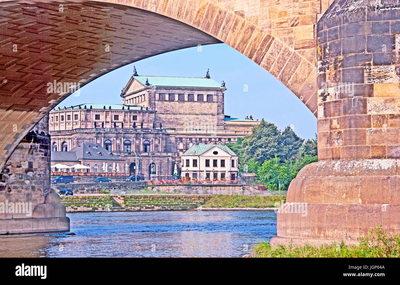 Opera house of the sachsische staatsoper dresden hi-res stock ...