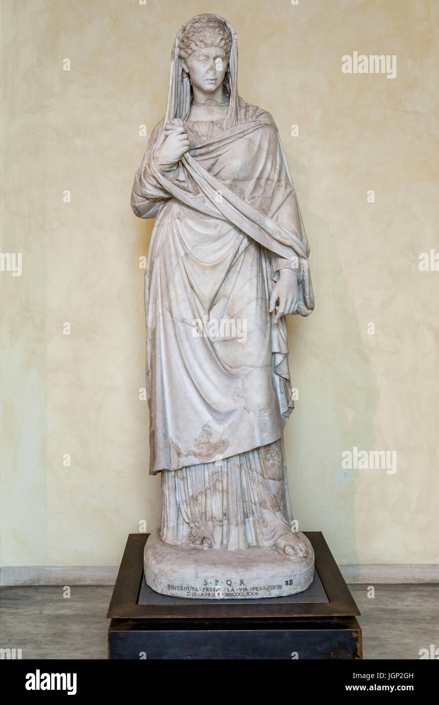 Marble statue of a Roman Woman, Capitoline Museum, Musei Capitolini ...