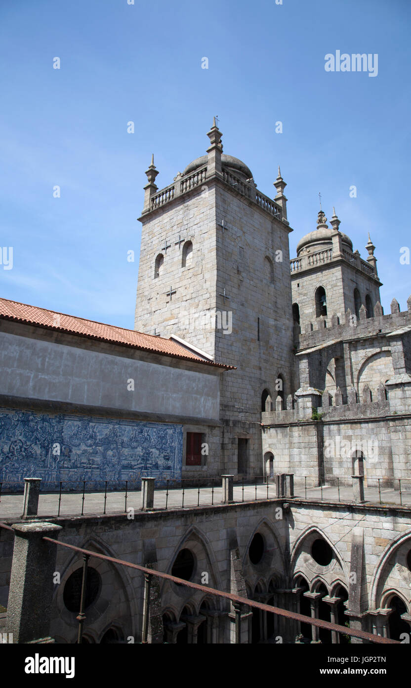 Courtyard and Terrace at Gothic Cloisters at Sé Cathderal in Porto ...