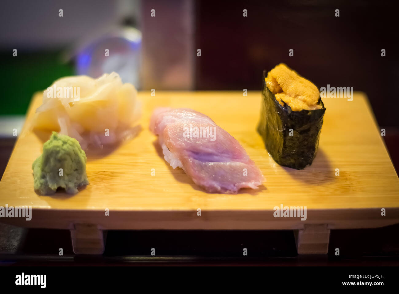 Sushi plating hi-res stock photography and images - Alamy