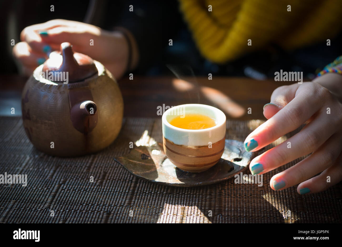 Hands pouring warm tea hi-res stock photography and images - Alamy