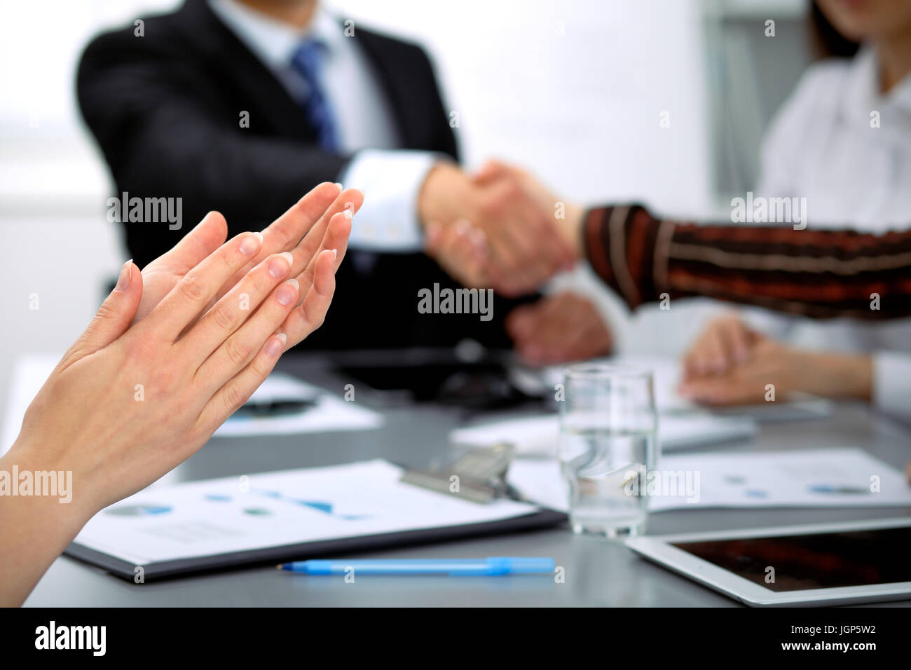 Applause business hi-res stock photography and images - Alamy