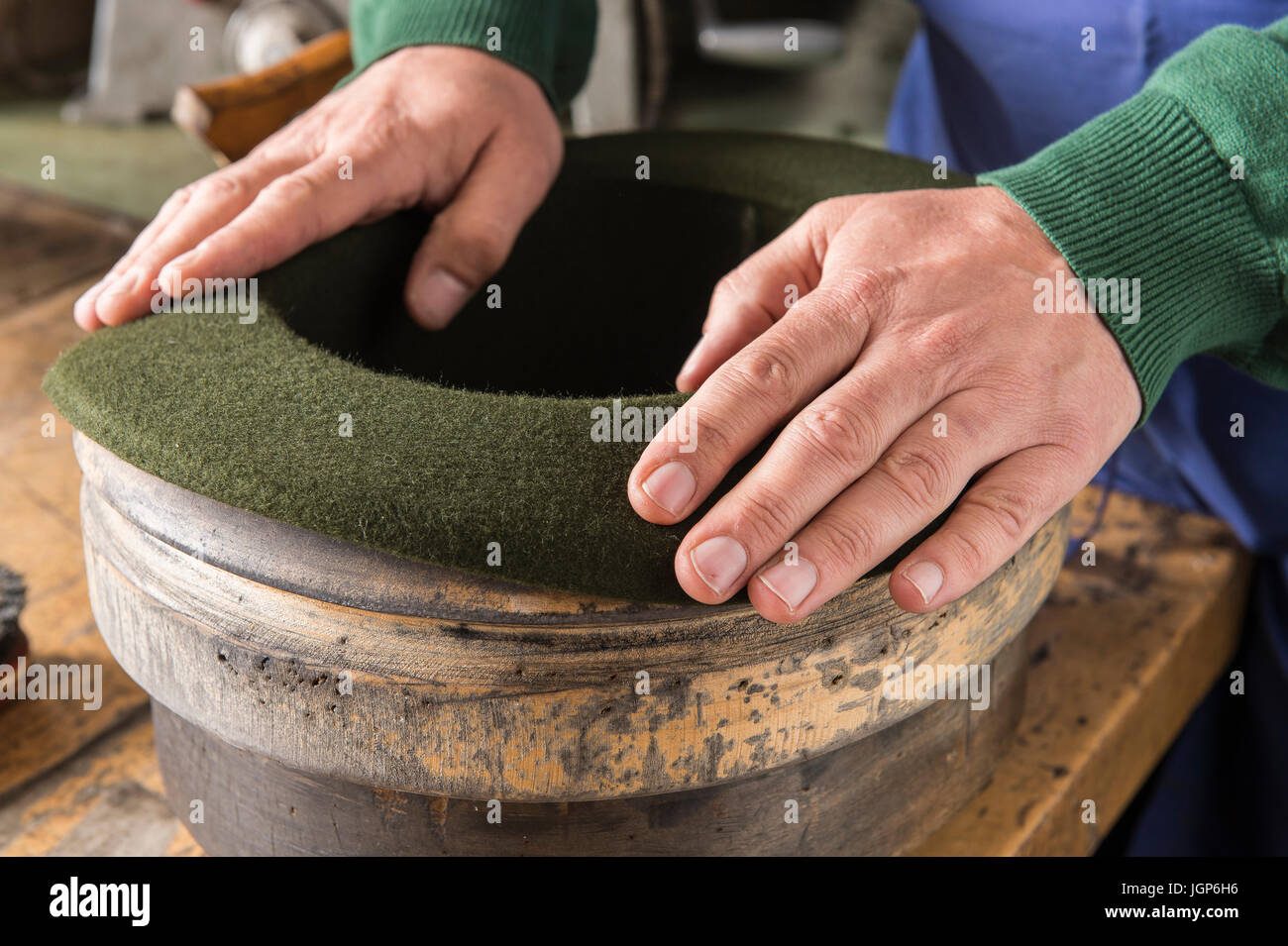 Shaping wool hi-res stock photography and images - Alamy
