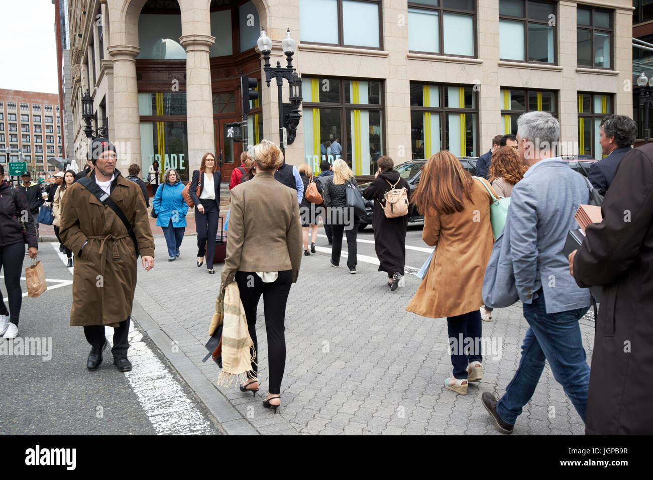 People walking across street hi-res stock photography and images - Alamy