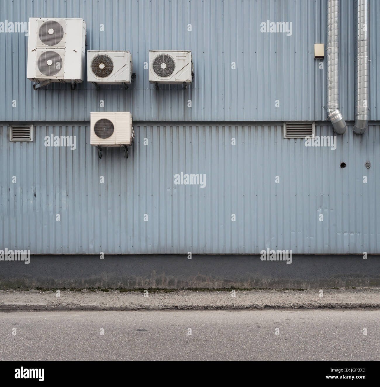 Warehouse tin wall and ground, urban background Stock Photo - Alamy