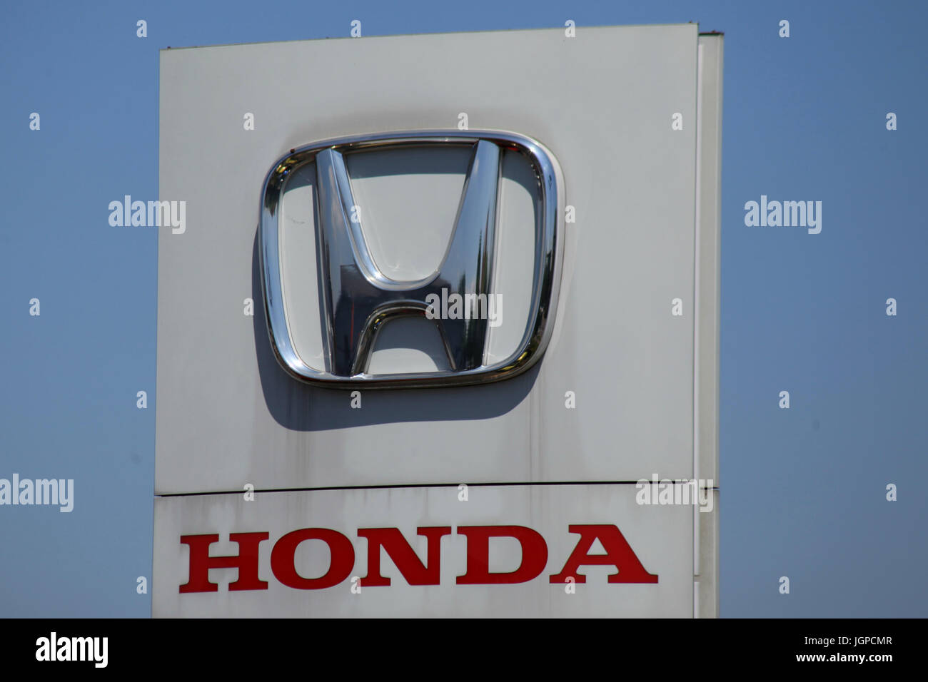 Honda motor dealer sign hi-res stock photography and images - Alamy