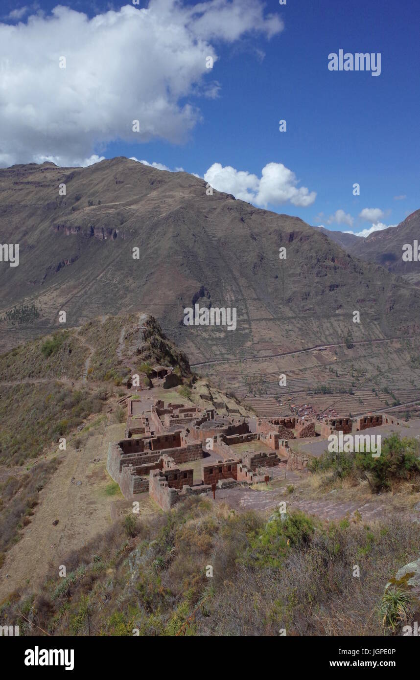 The Inti Watana temple complex of the Pisac Inca ruins Stock Photo - Alamy