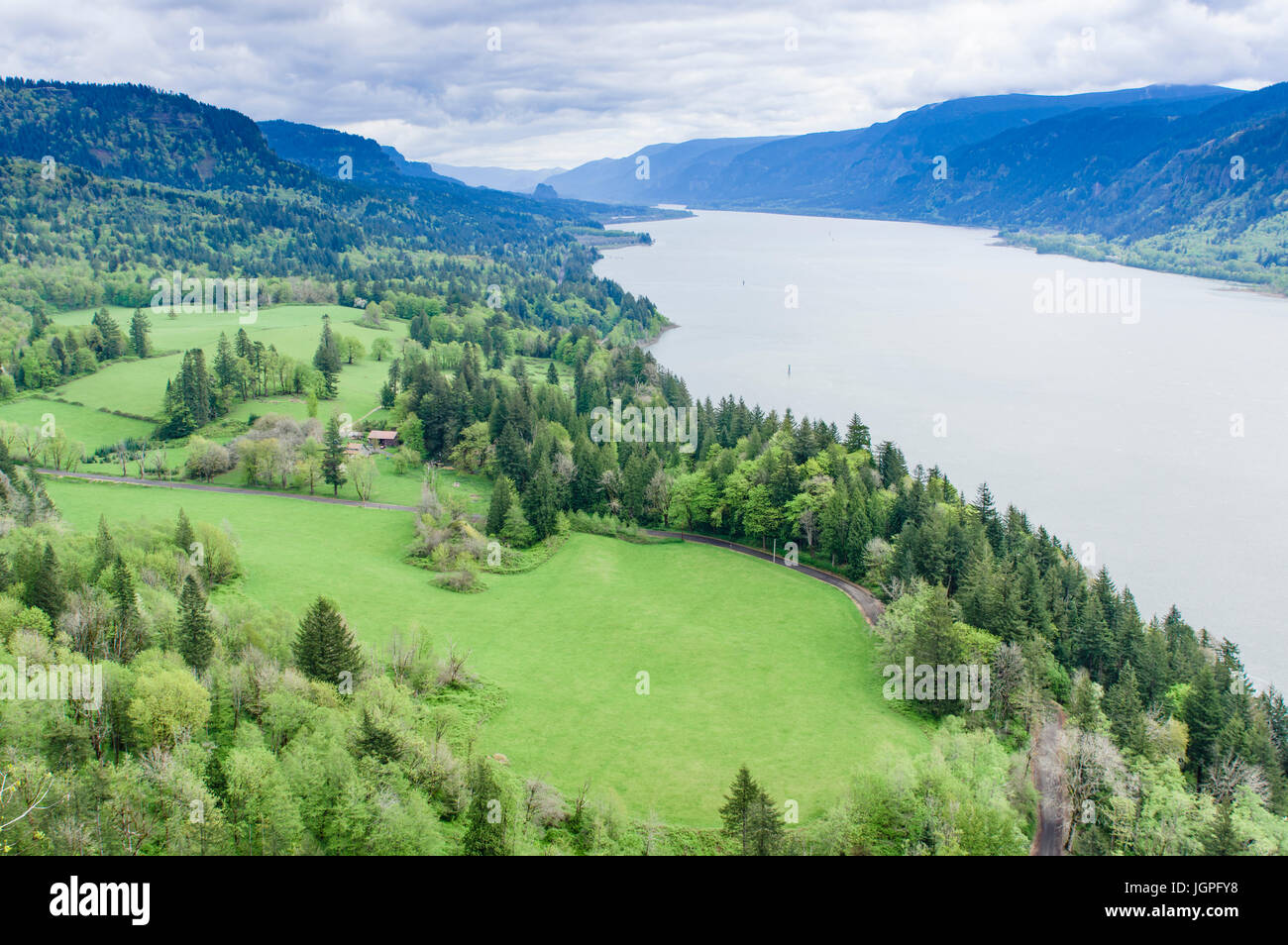 Cape Horn Viewpoint gives spectacular views of the Columbia RIver. Cape ...