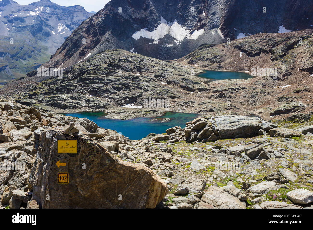 Italian alpine lakes hi-res stock photography and images - Alamy
