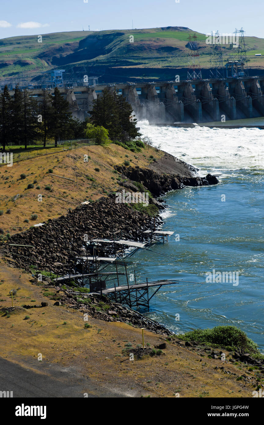 Native American fishing platforms on the Columbia River near The Dalles ...