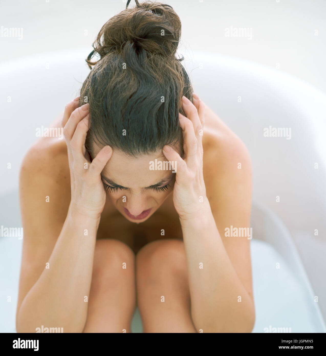 Stressed Young Woman Sitting In Bathtub Stock Photo Alamy stressed-young-woman-sitting-in-bathtub-stock-photo-alamy