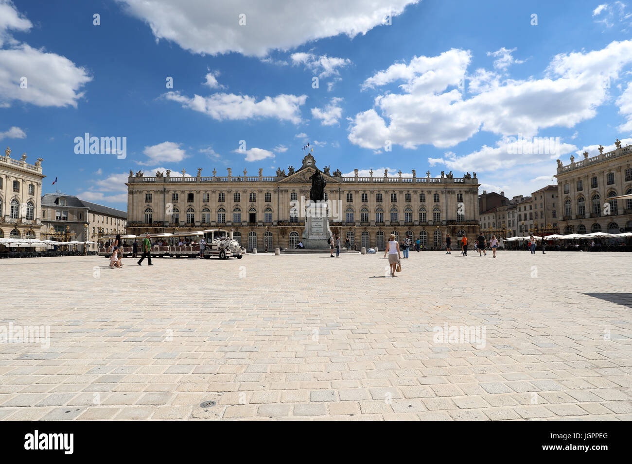 18th century french architecture hi-res stock photography and images ...