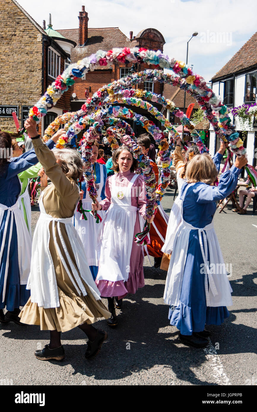 English traditional folk dancers, women from the Knots of May Morris ...