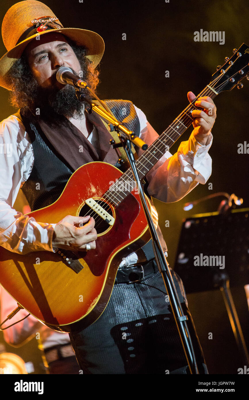 Singer jazz concert hi-res stock photography and images - Alamy