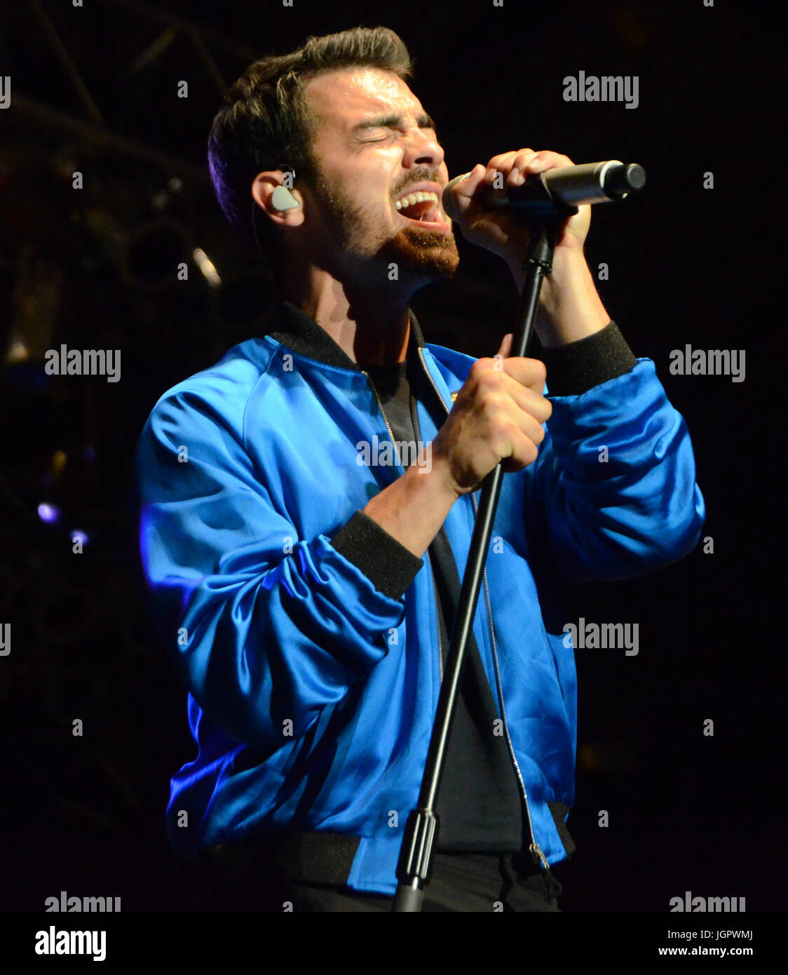 Singer joe jonas band jonas hi-res stock photography and images - Alamy