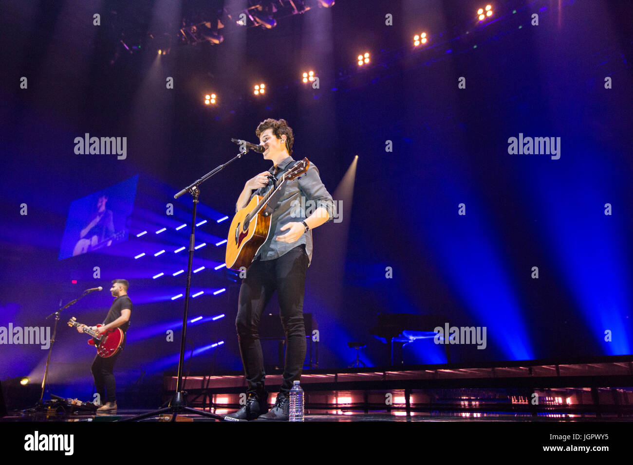 Shawn Mendes Tour High Resolution Stock Photography and Images - Alamy
