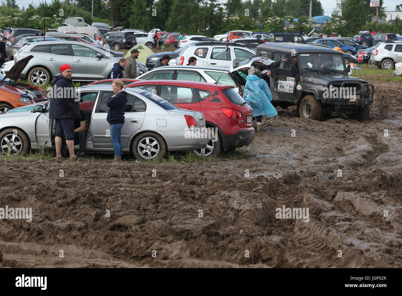 Cars Stuck Mud High Resolution Stock Photography and Images - Alamy