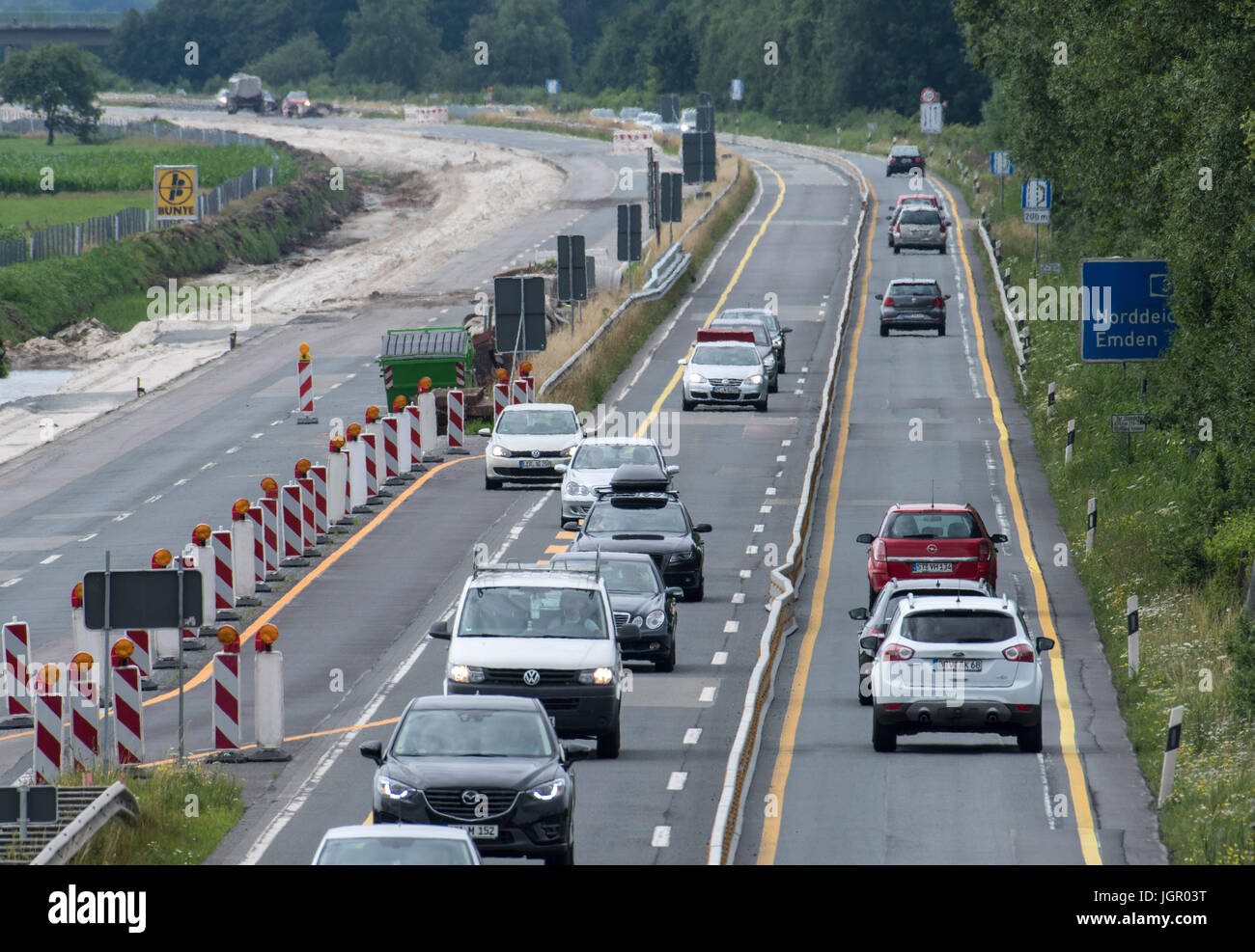 Neermoor, Germany. 8th July, 2017. Cars use the single lane A31 ...