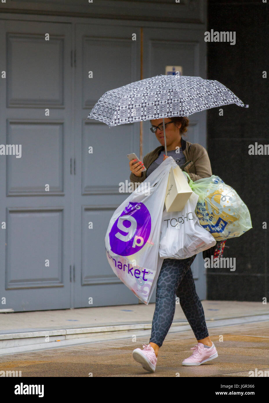 Preston, Lancashire, UK. UK Weather. 10th July, 2017. Showers of rain ...