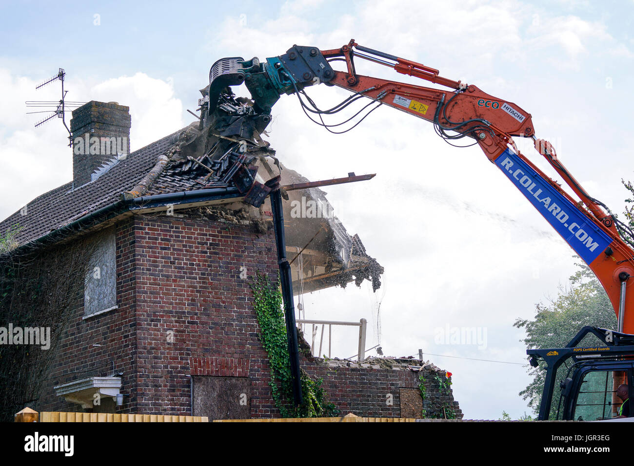 Tuesley Lane, Godalming, UK. 10th July, 2017. Waverley Borough Council ...