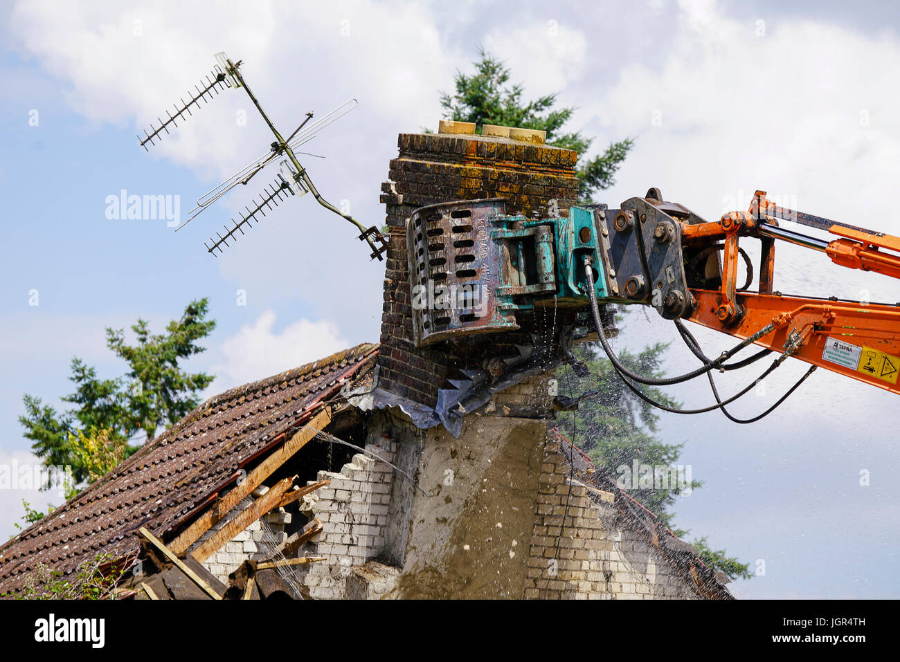 Tuesley Lane, Godalming, UK. 10th July, 2017. Waverley Borough Council ...