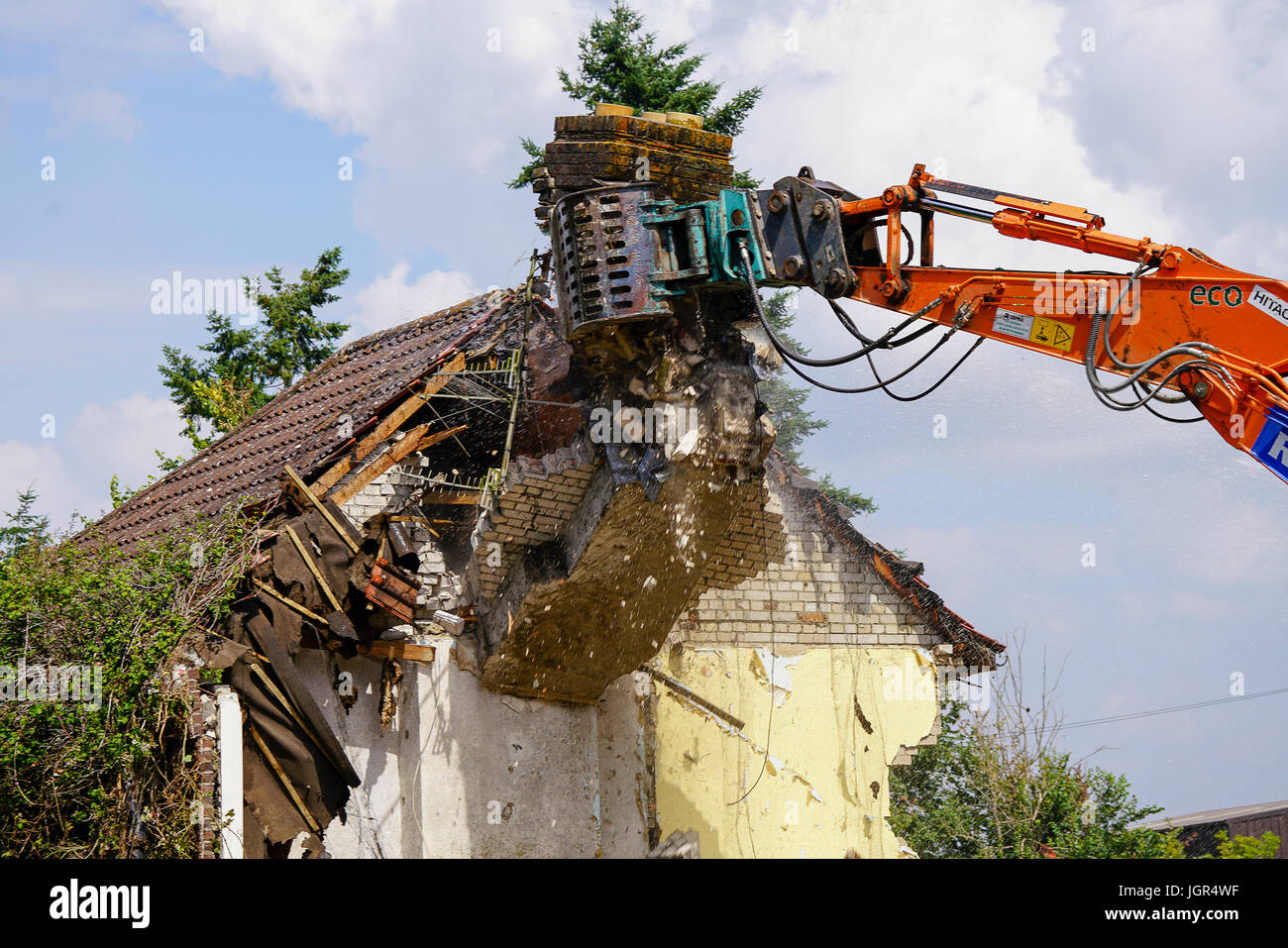 Tuesley Lane, Godalming, UK. 10th July, 2017. Waverley Borough Council ...
