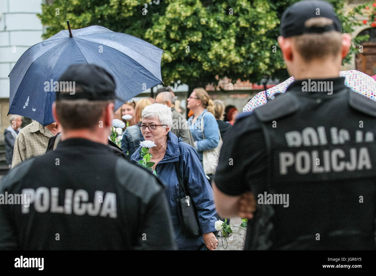 Gdansk, Poland. 10th July, 2017. Protesters holding white roses are ...