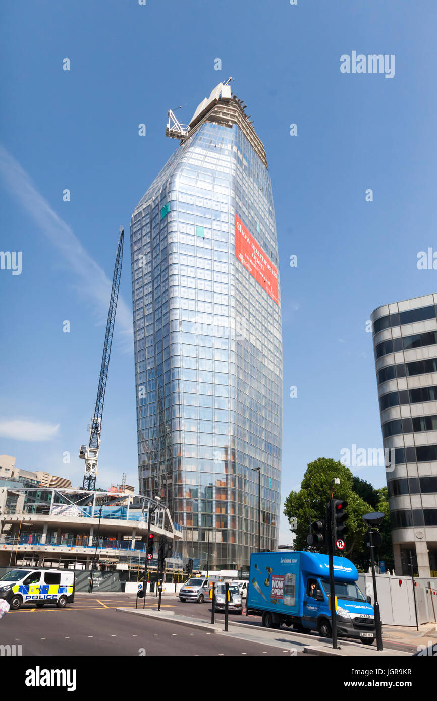 50 storey hi-res stock photography and images - Alamy